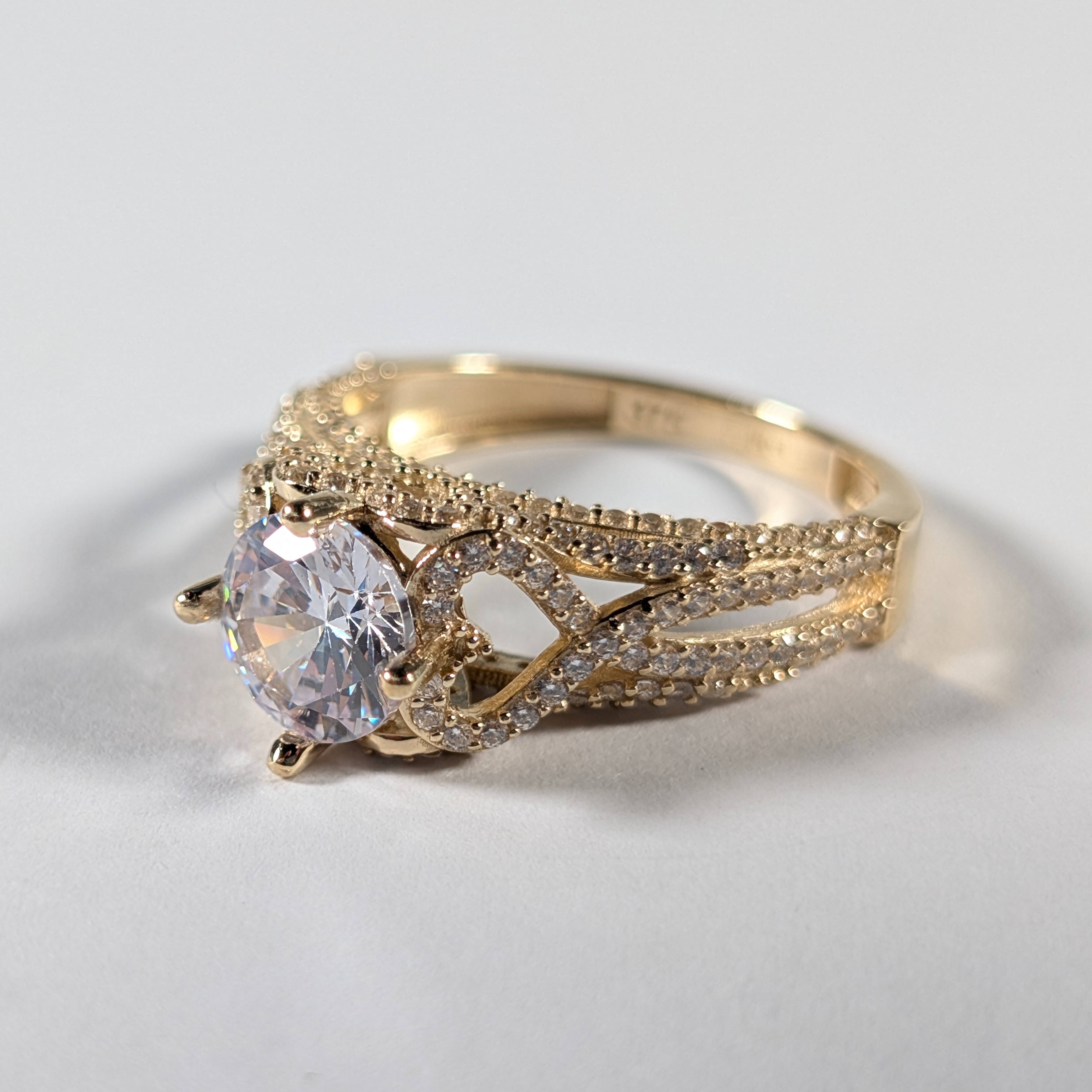 Pre-owned 9ct Gold Fancy *CZ* Engagement Style Ring Size S1/2 - Own4Less